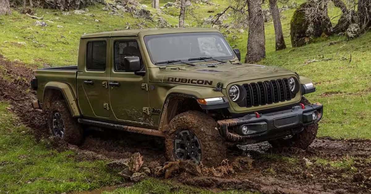 2025 Jeep Gladiator vs Ram 1500: What's the Better Truck?