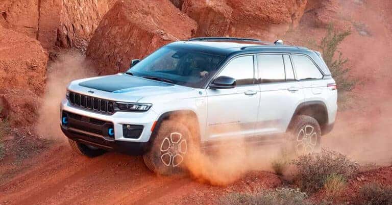 2025 Jeep Wrangler vs Grand Cherokee: What's the Difference?