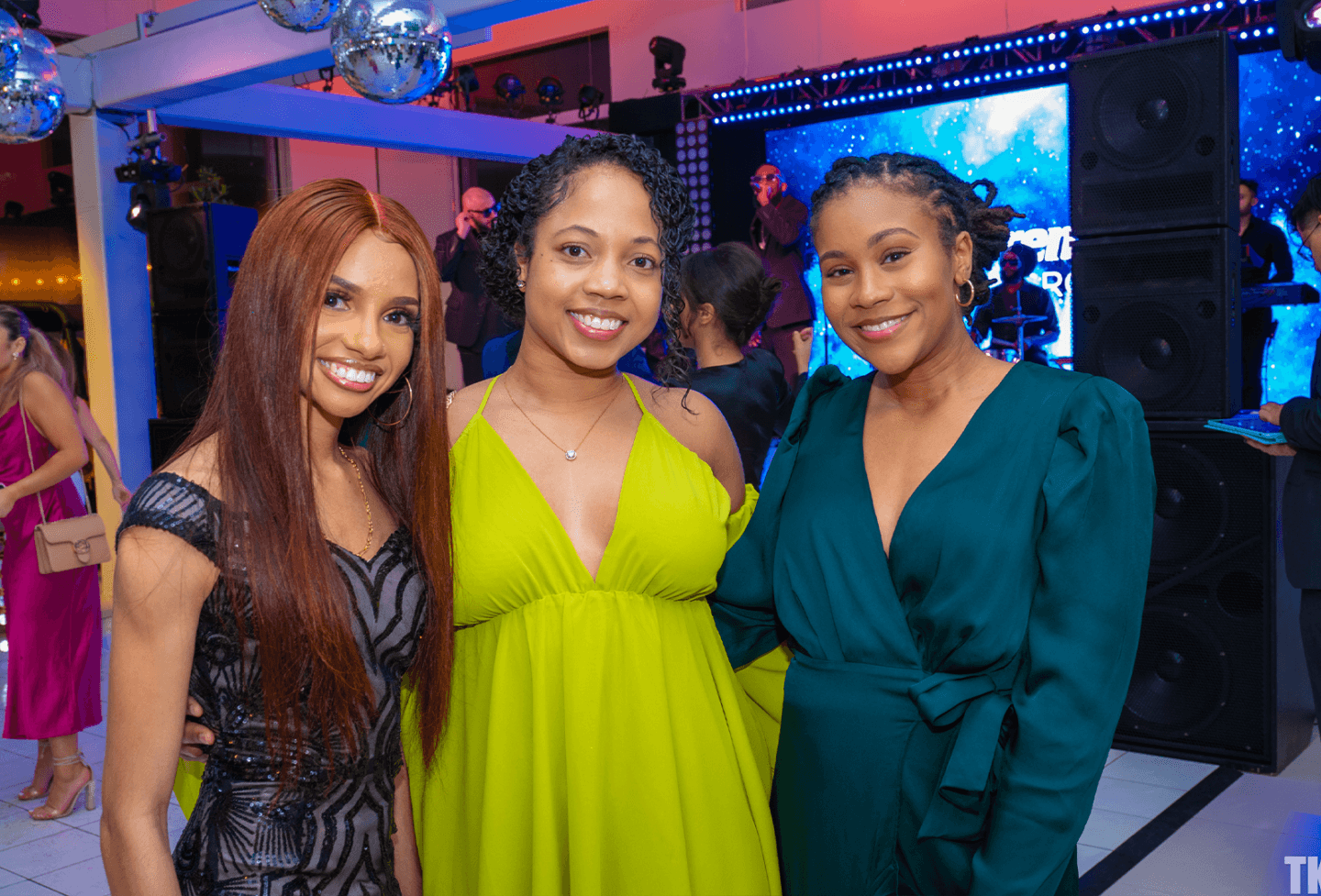 WARREN HENRY AUTO GROUP HOSTS A WINTER WONDERLAND HOLIDAY PARTY TO ...