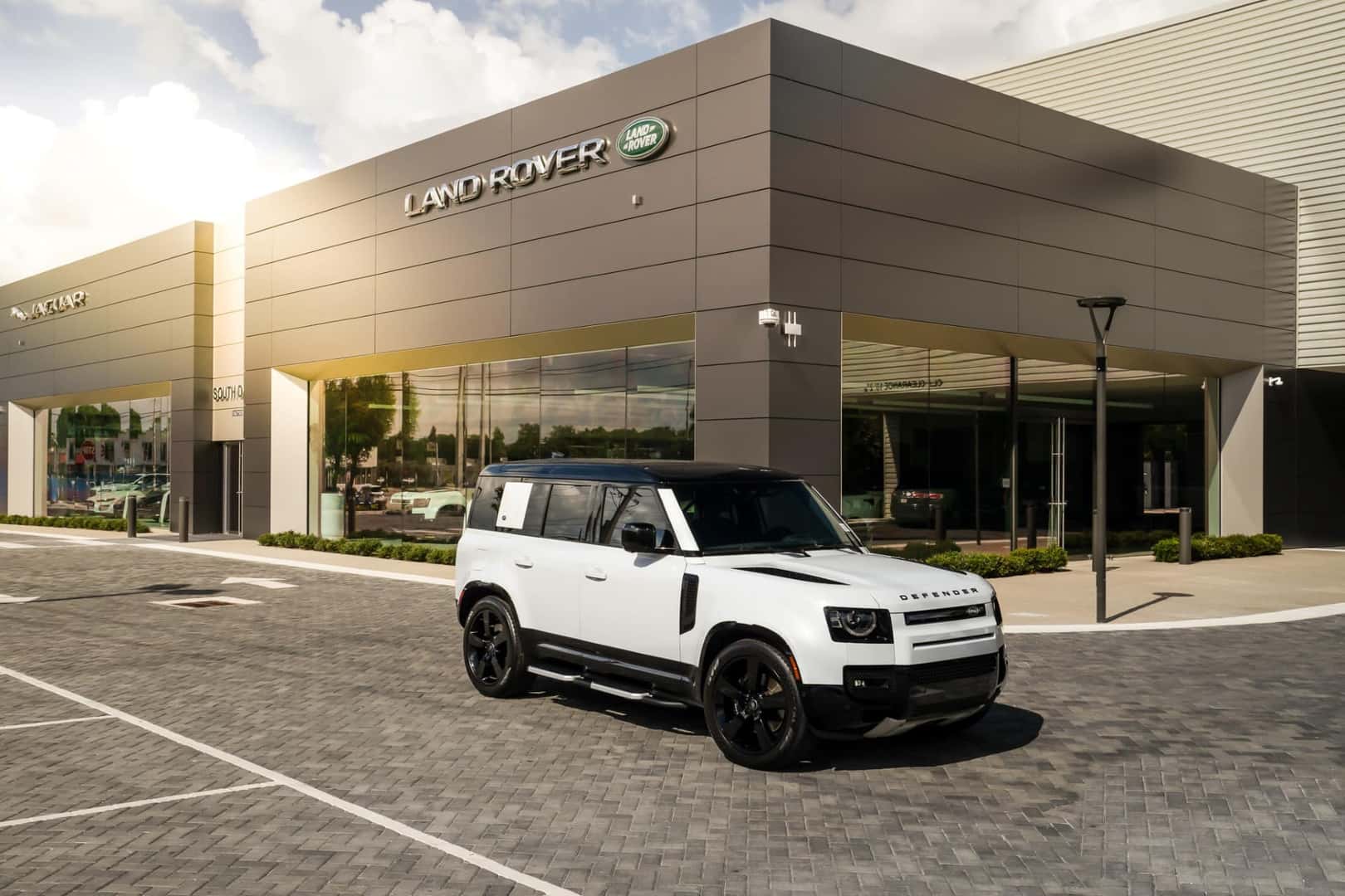 EXPLORE THE LAND ROVER DEFENDER AT WARREN HENRY AUTO GROUP | Warren ...
